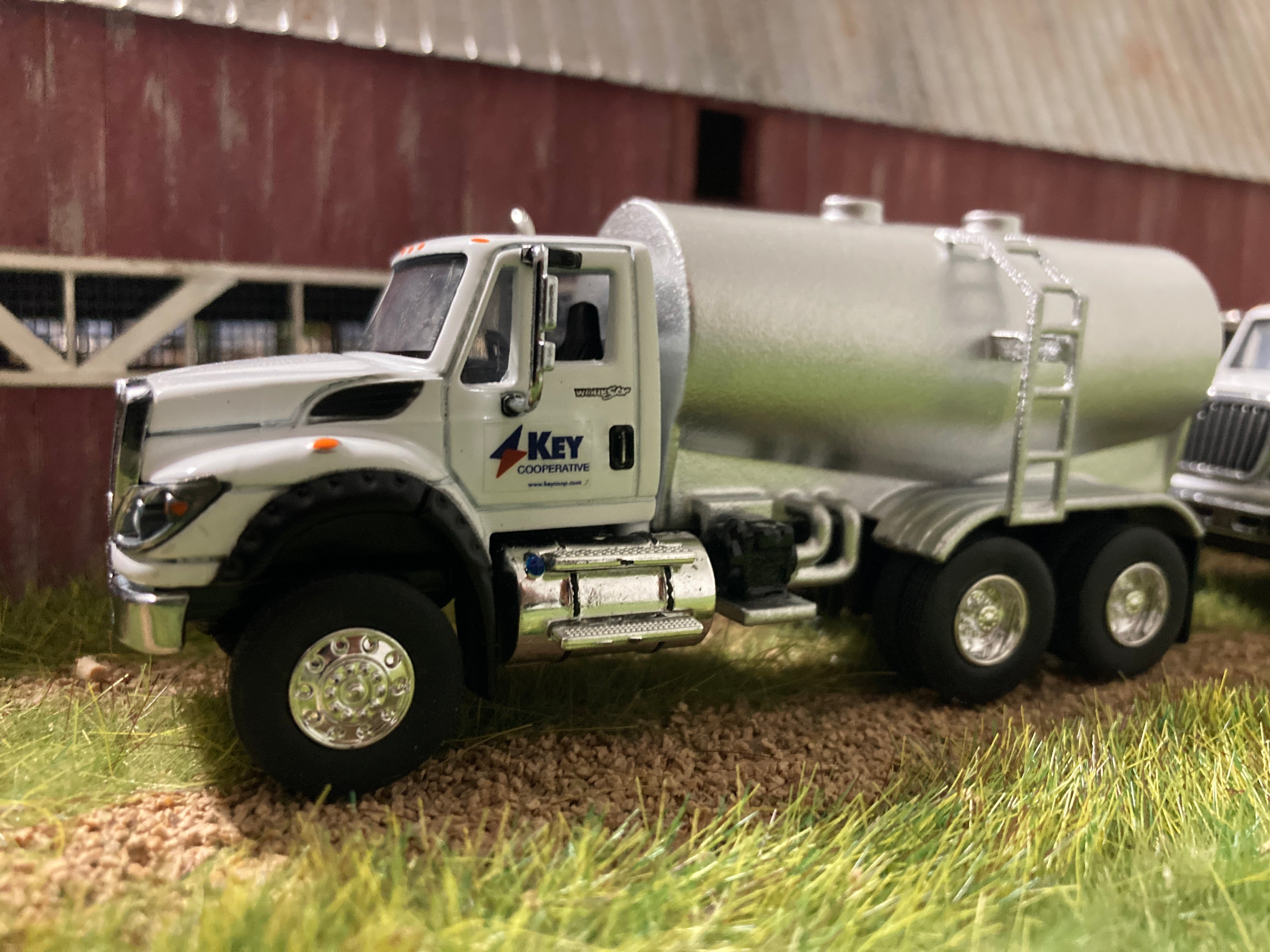 Saving memories with a custom 1/64 fertilizer truck! – 2 Scale Fabrications