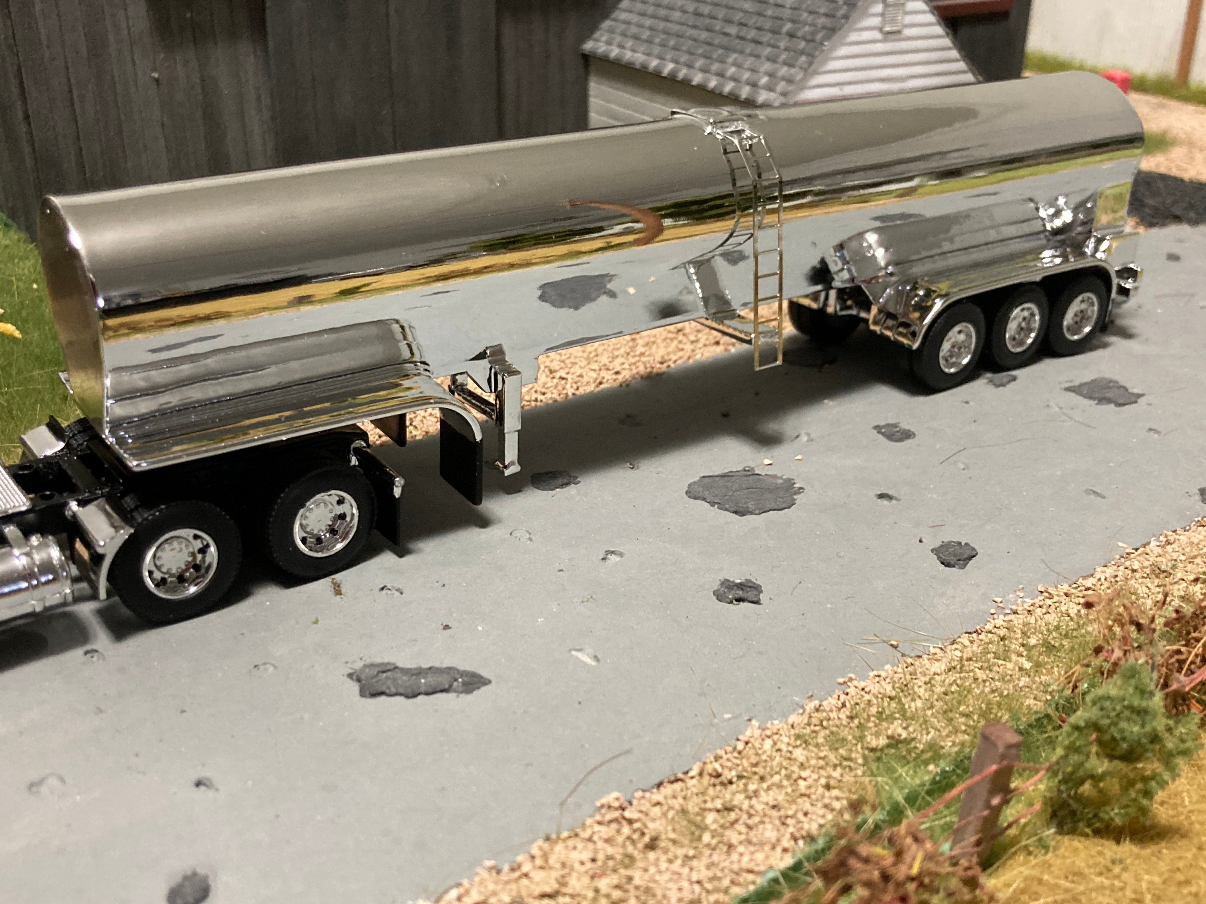 1/64 Milk Trailer Tri Axle – 2 Scale Fabrications