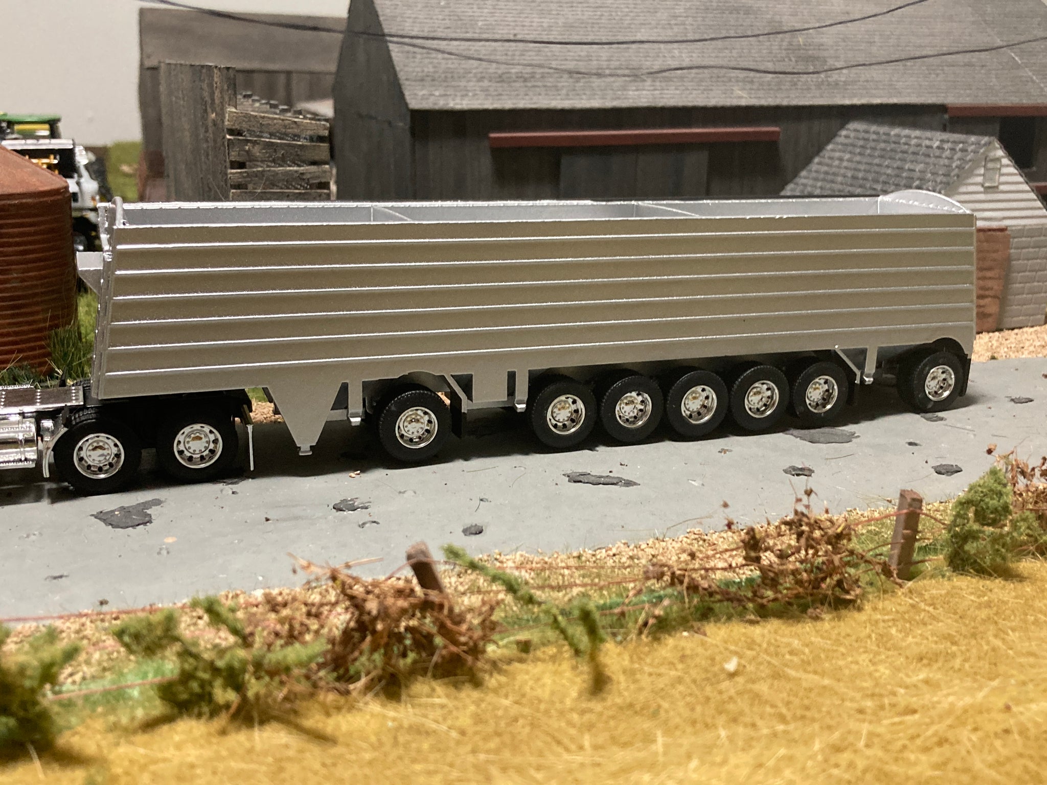 1/64 7 Axle 3 Hopper Grain Trailer for Semi Trucks – 2 Scale Fabrications