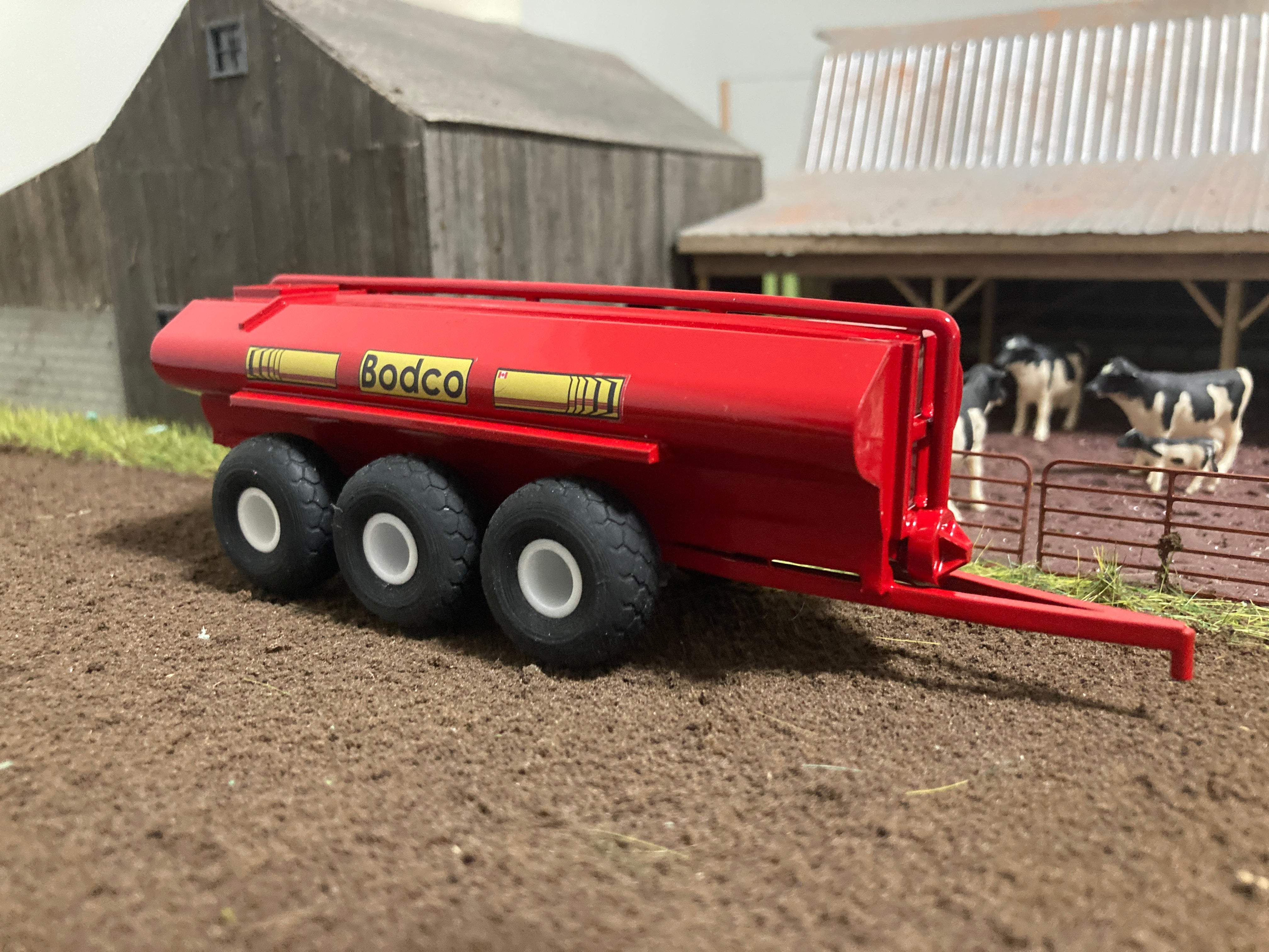 1/64 Bodco Manure Spreader 7,300 gallon Tri Axle – 2 Scale Fabrications
