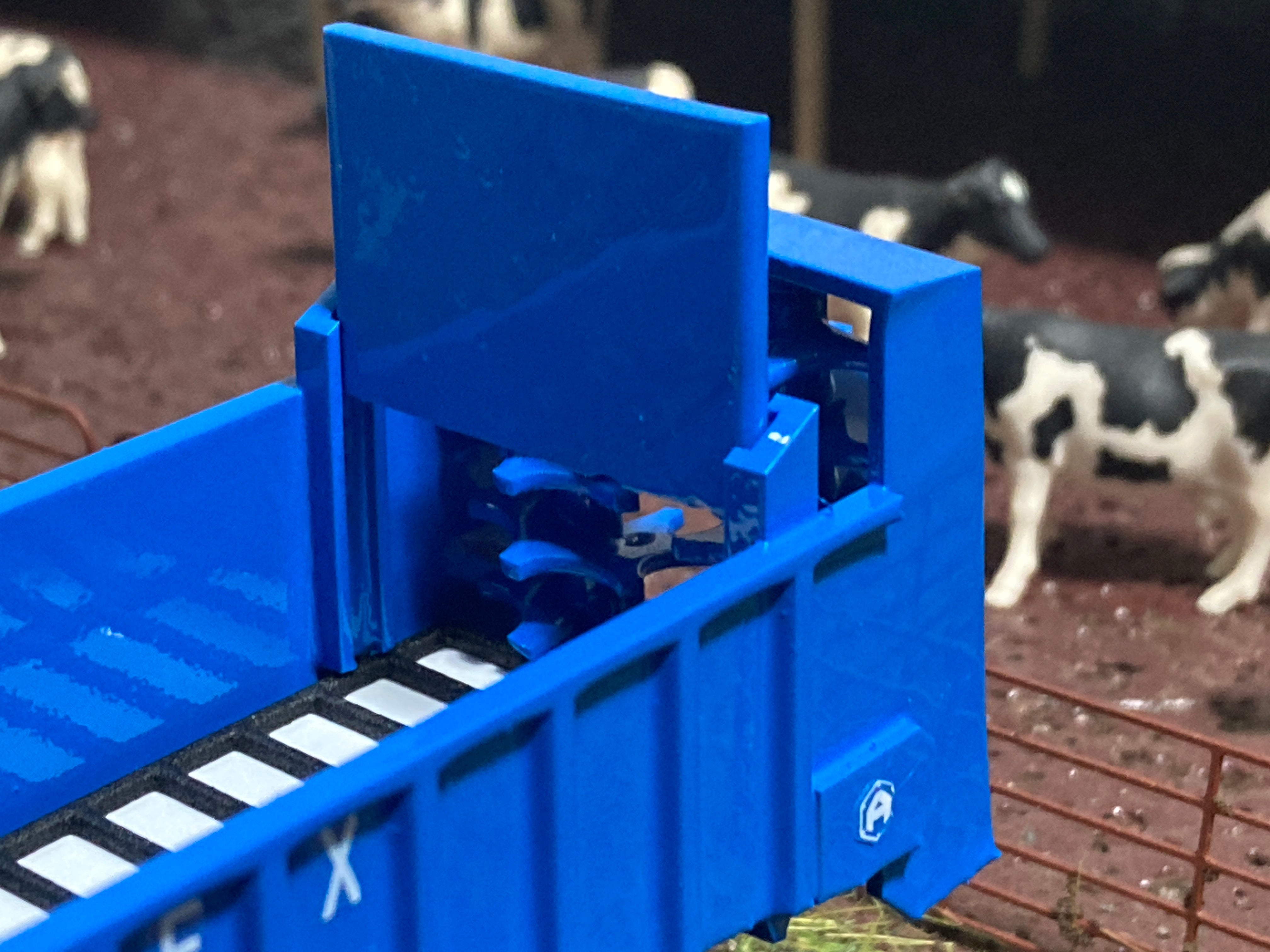 1/64 Artex CB1200 Manure Spreader Blue – 2 Scale Fabrications