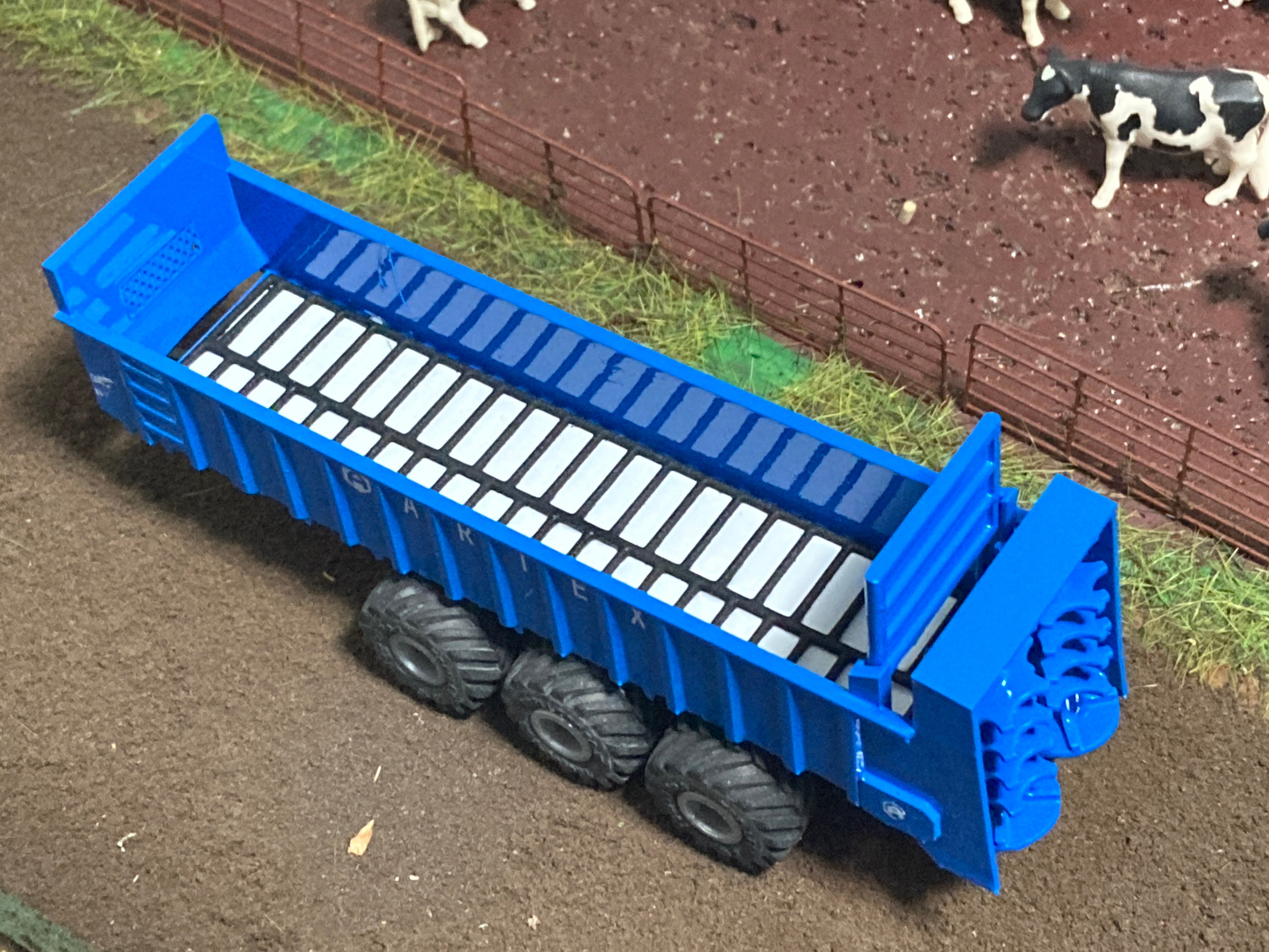 1/64 Artex CB1200 Manure Spreader Blue – 2 Scale Fabrications