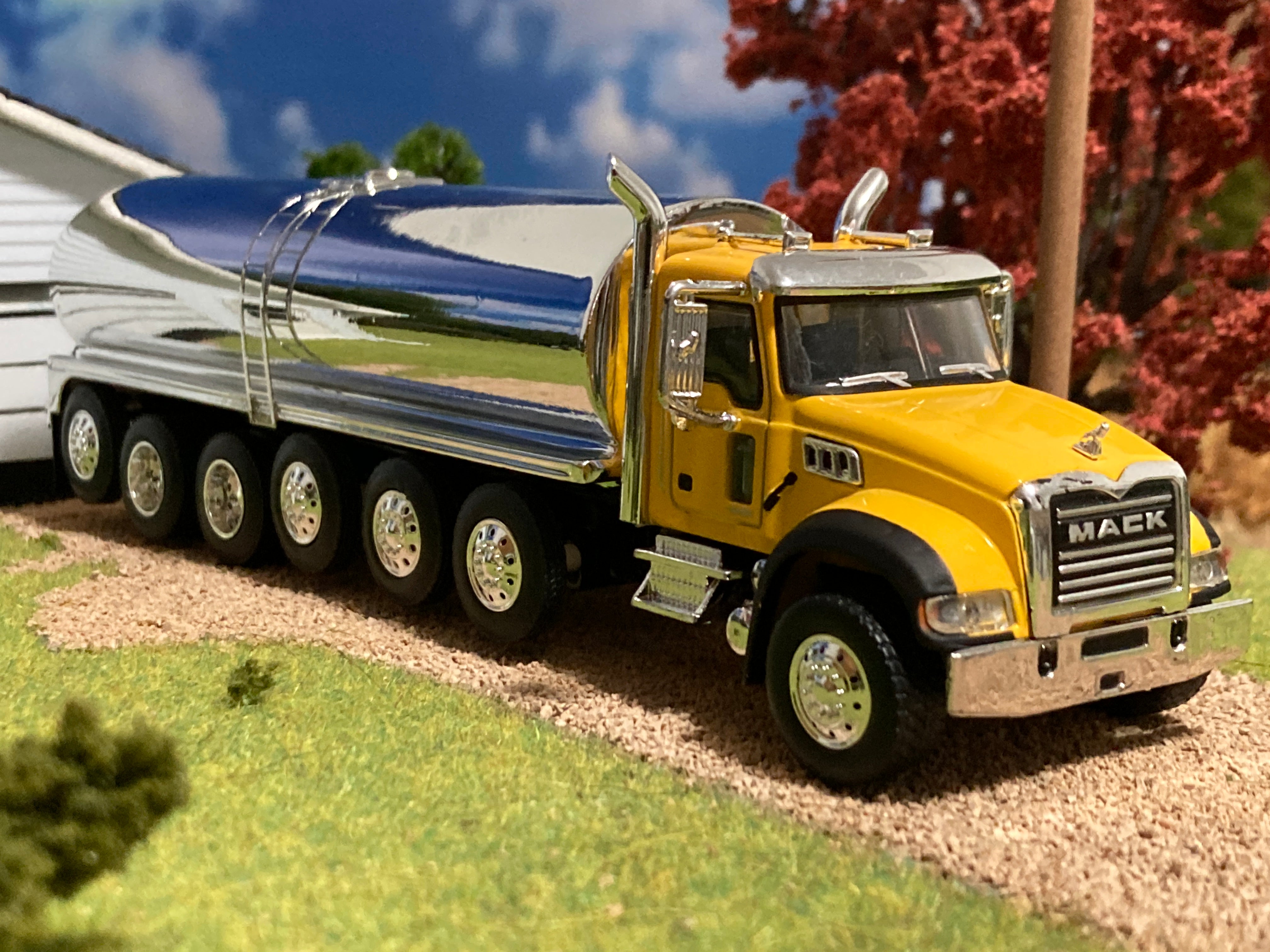 1/64 Milk Truck 6 Axle Mack Granite Truck Yellow – 2 Scale Fabrications