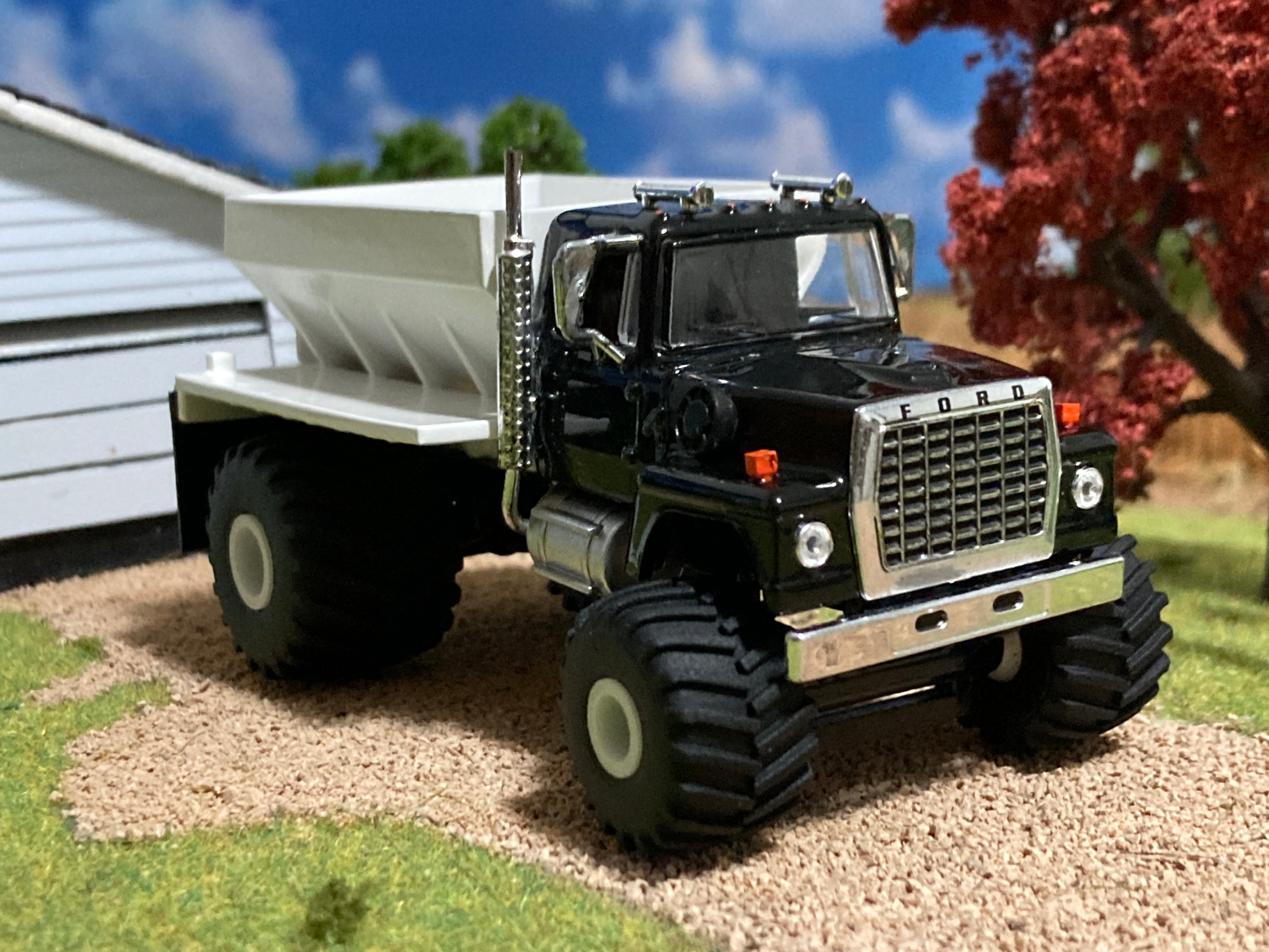 1/64 Ford L8000 Fertilizer Spreader Floater Truck Black – 2 Scale ...