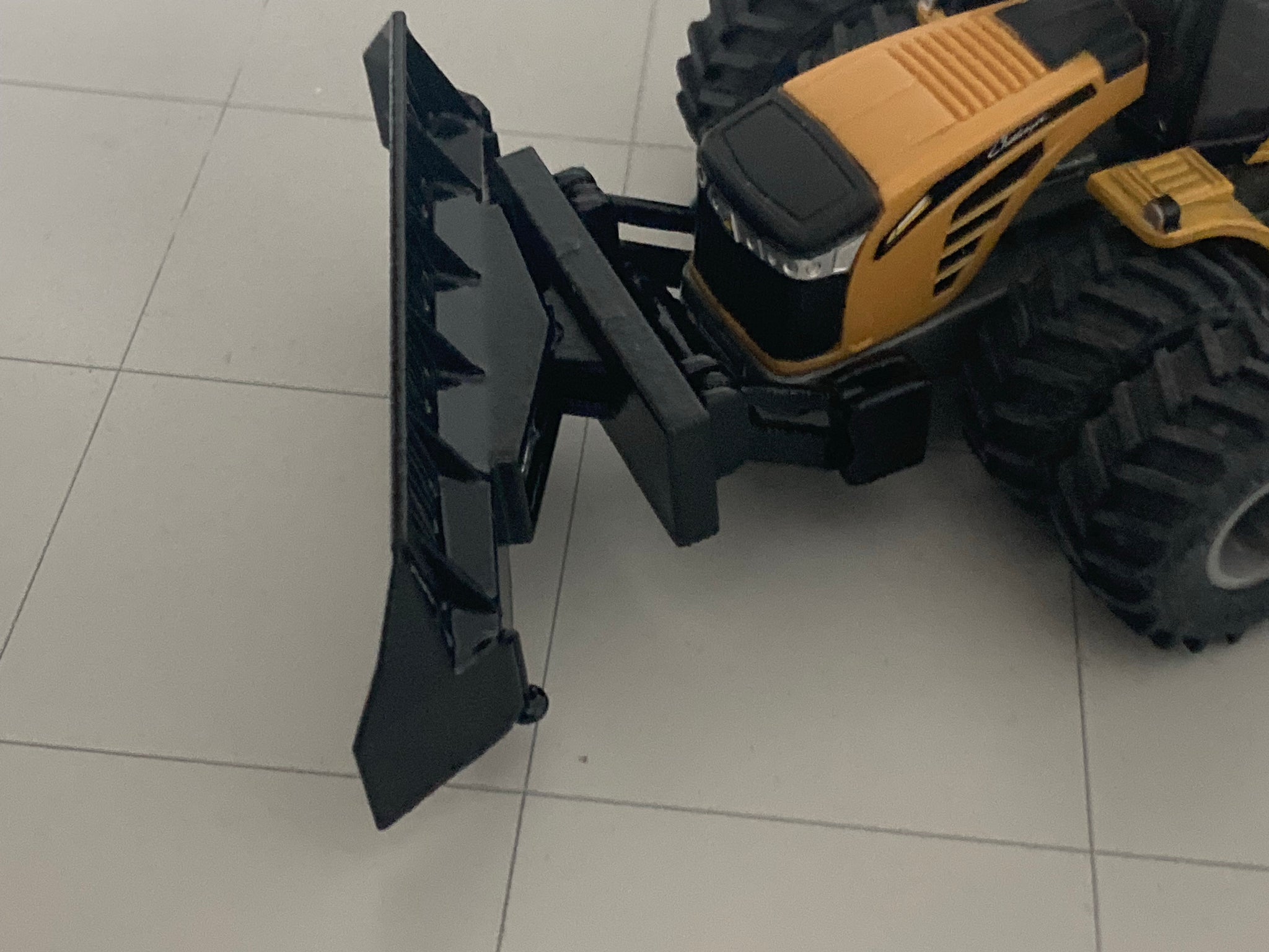 1/64 18’ Pivoting Silage Blade – 2 Scale Fabrications