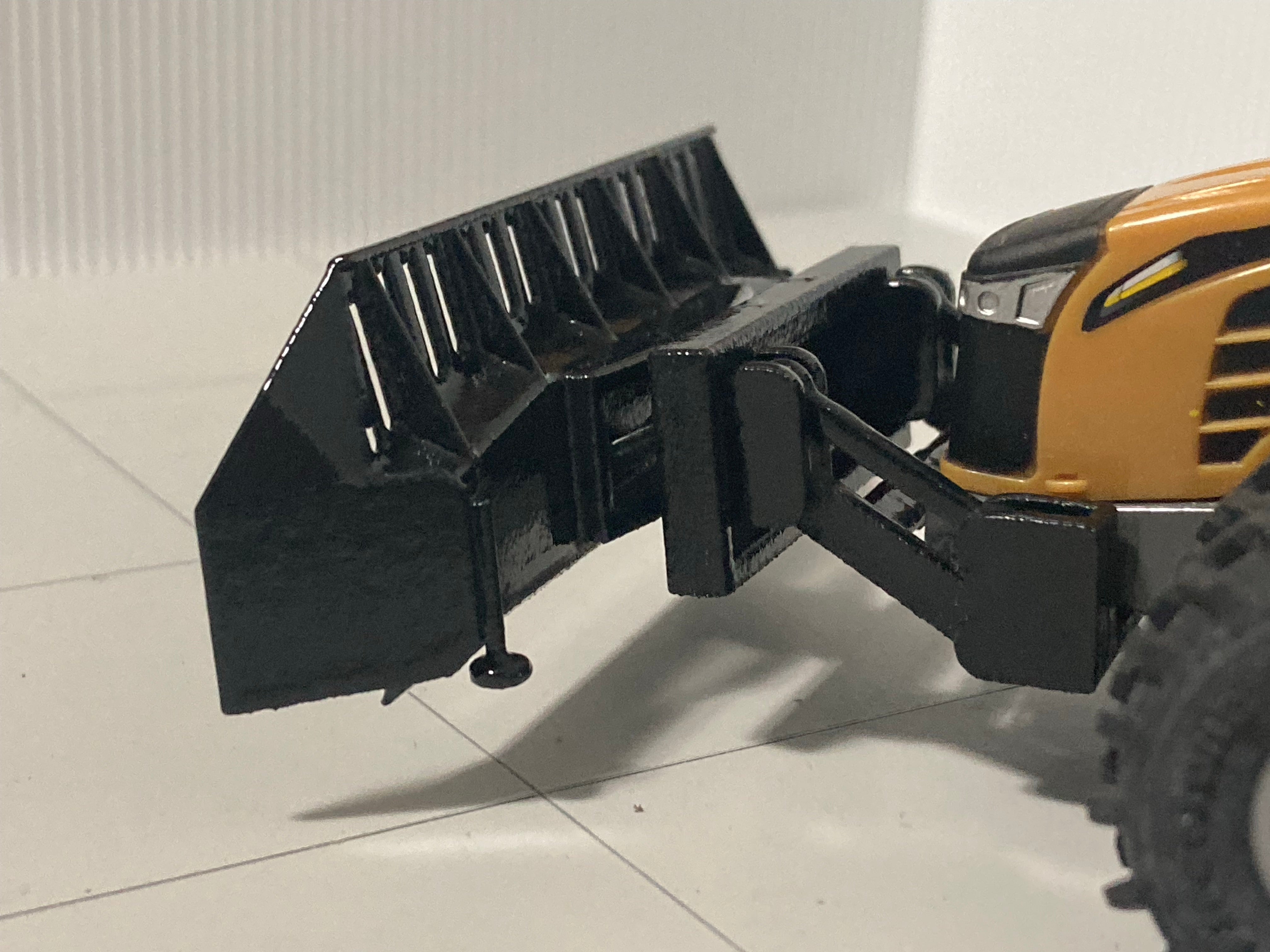 1/64 18’ Pivoting Silage Blade – 2 Scale Fabrications