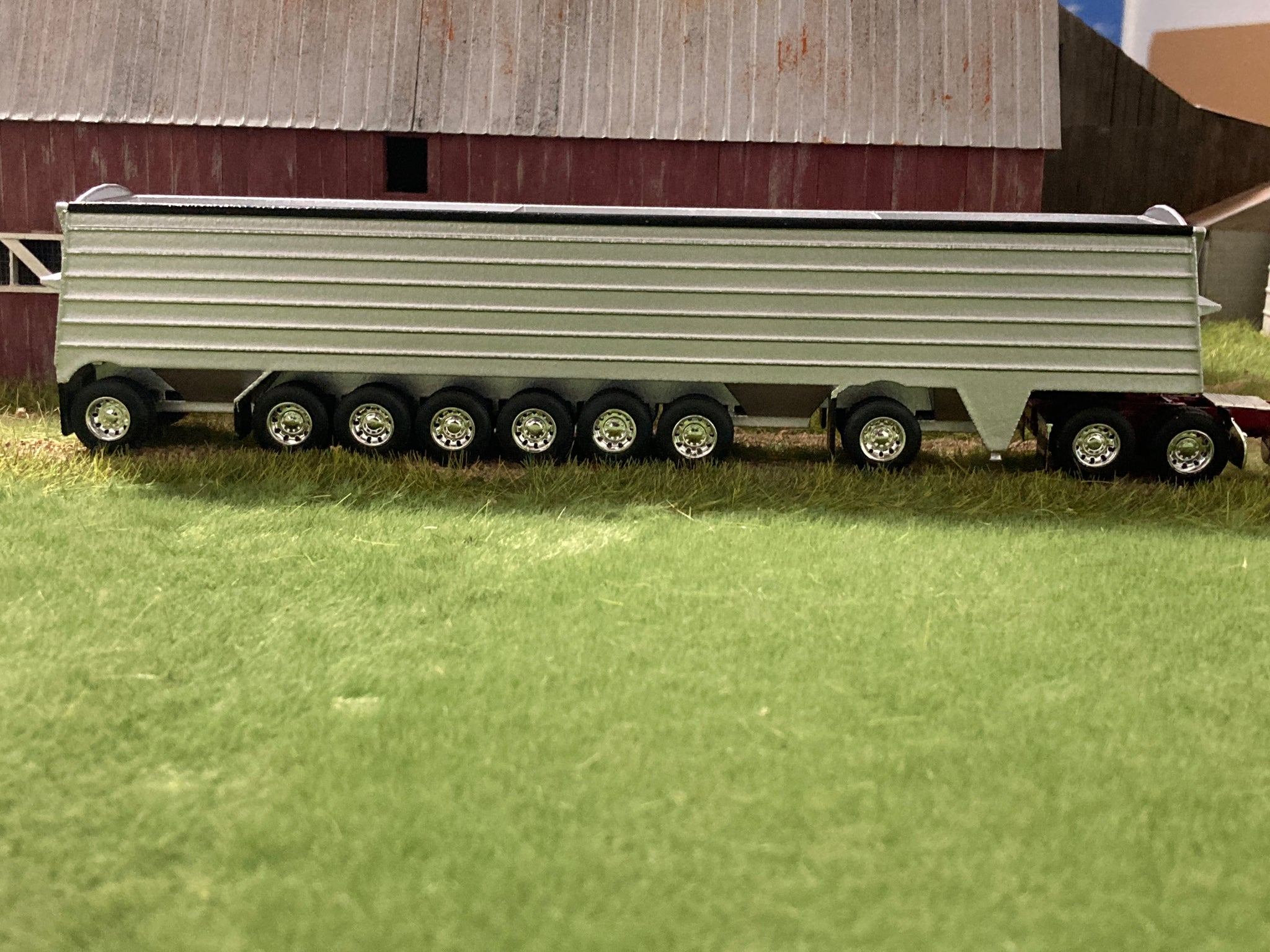 1/64 8 Axle 3 Hopper Grain Trailer for Semi Trucks – 2 Scale Fabrications