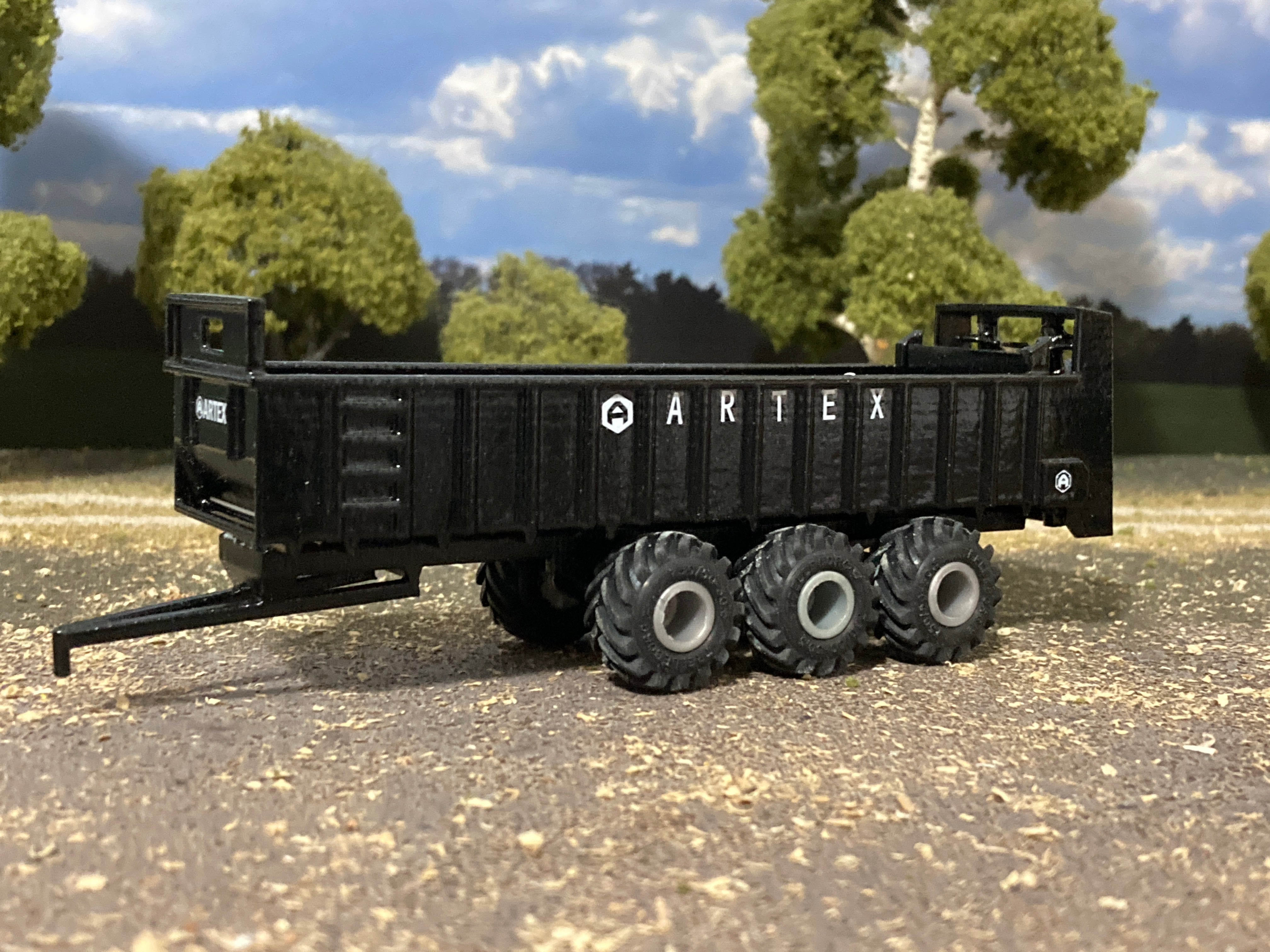 1/64 Artex CB1200 Manure Spreader Black – 2 Scale Fabrications
